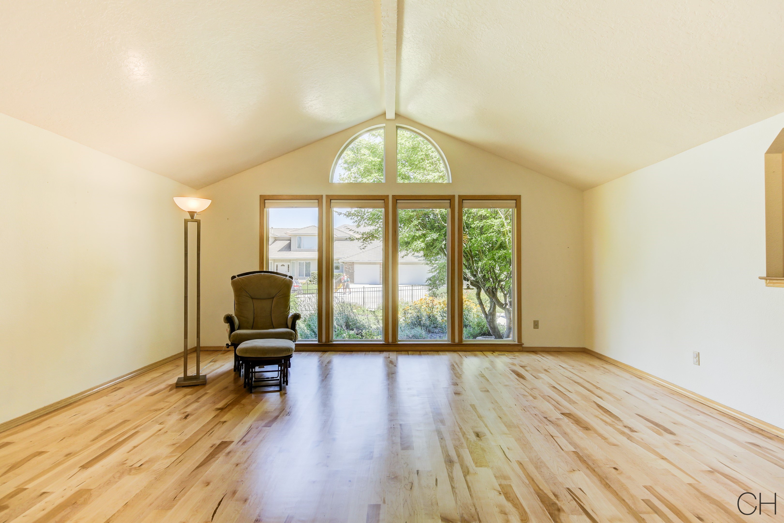 003_living room – Confidence in Management